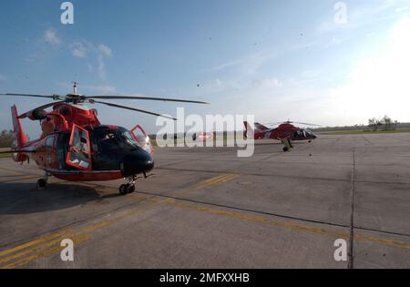 Aircrafts - HH-65 Dolphin - 26-HK-54-14. Nose of HH-65 on ramp ...