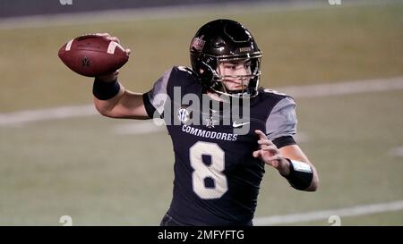 Vanderbilt quarterback Ken Seals plays against Florida in the second ...