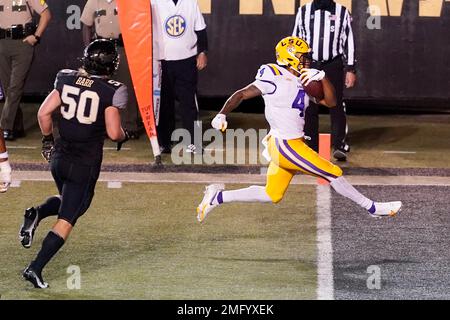 Vanderbilt linebacker Ethan Barr (50) during warmups prior to an NCAA ...