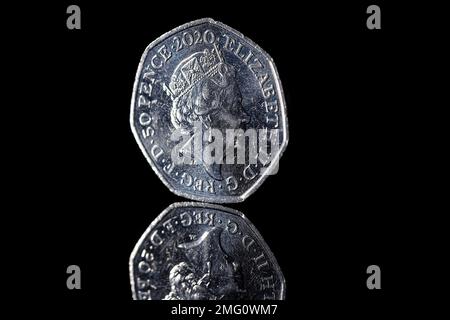 £5 coin featuring the 5th coin portrait of Queen Elizabeth II by Jody ...