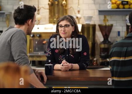 CALL ME KAT, from left: Cheyenne Jackson, Mayim Bialik, Julian Gant ...