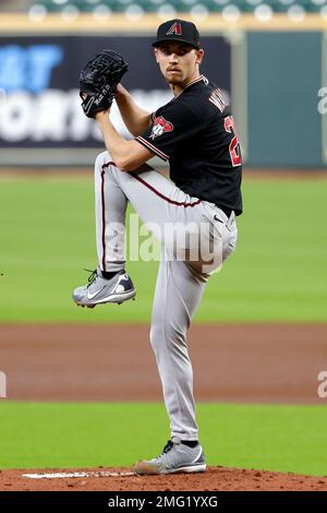Arizona Diamondbacks starting pitcher Luke Weaver gets ready to throw ...