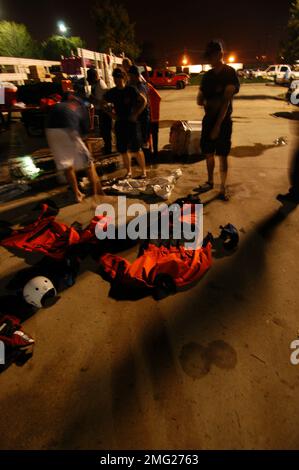 Marine Safety Unit - 26-HK-132-41. Hurricane Katrina Stock Photo - Alamy