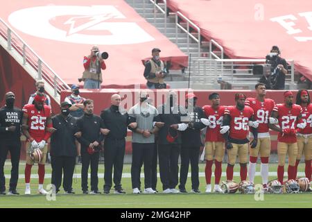 San Francisco 49ers' coaches and players join together on the field ...