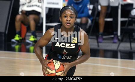 Las Vegas Aces guard Jackie Young (0) drives to the basket against ...