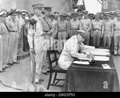 General of the Army Douglas MacArthur and Lt. Gen. Jonathan Wainwright ...
