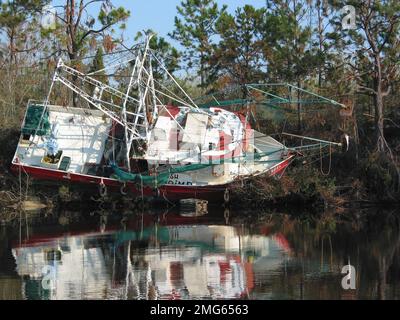 Aftermath - Displaced Boats - Miscellaneous - 26-HK-28-96. damaged ...