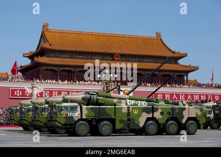 Military vehicles carrying DF-21D anti-ship ballistic missiles ...