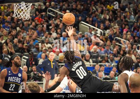 Indiana Pacers guard Bennedict Mathurin (00) defense Phoenix Suns guard ...