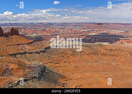 A Maze of Canyons and Plateaus in Canyonlands National Park in Utah ...