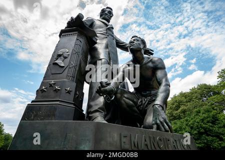 Statue of Abraham Lincoln with freed slave on the memorial to Scottish ...