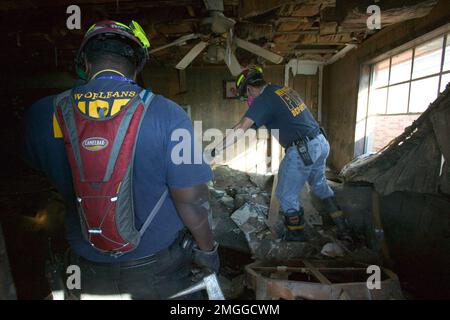 Aftermath - New Orleans Fire Department - 26-HK-40-4. Hurricane Katrina ...