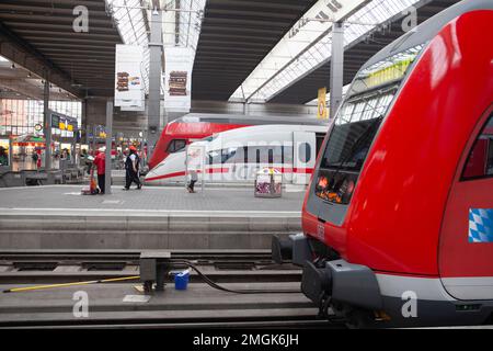 High-speed trains at the Munich railway station Stock Photo - Alamy
