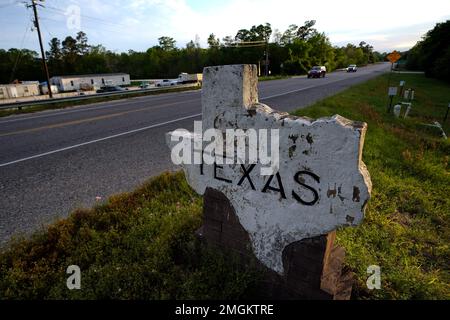 Texas border sign with Louisiana on Interstate 10 Welcome to Texas ...