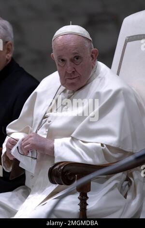 Vatican City, Vatican 25 january, 2023. Pope Francis greets a child ...
