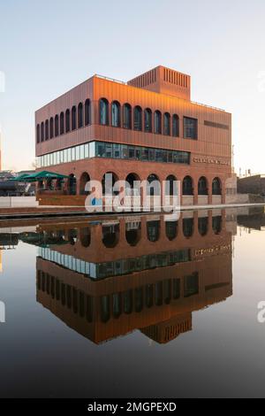 New Building at The Island Quarter, Canal Turn Nottingham City ...
