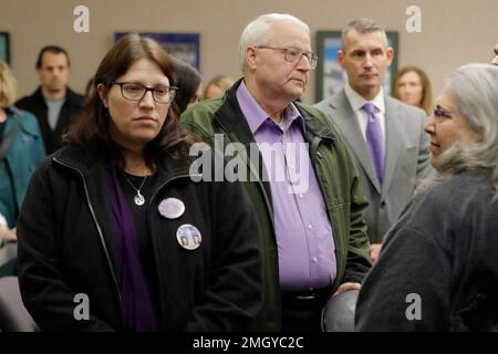 Chuck Cox, center, the father of missing Utah mother Susan Powell ...