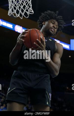 Washington forward Isaiah Stewart plays against UCLA during the second ...