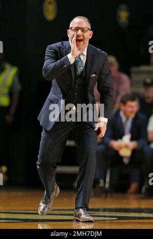 Texas A&M head coach Buzz Williams watches during the second half of an ...