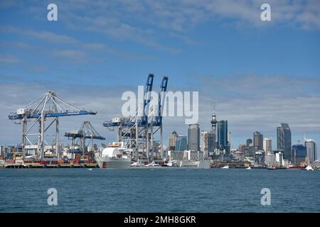 "Sinking ship" Yacht transprt vessel Yacht Express loading at Ports of ...