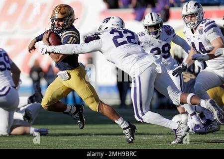 Navy quarterback Malcolm Perry (10) plays against Kansas State in the ...