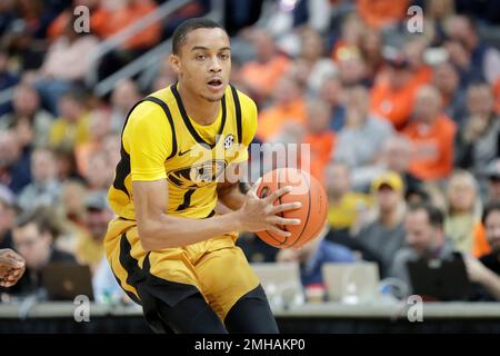 Missouri's Javon Pickett (4) heads to the basket past Georgia's ...