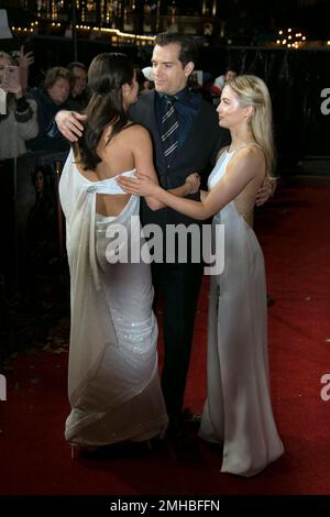 THE WITCHER, from left: Anya Chalotra, Henry Cavill, Family', (Season 2 ...