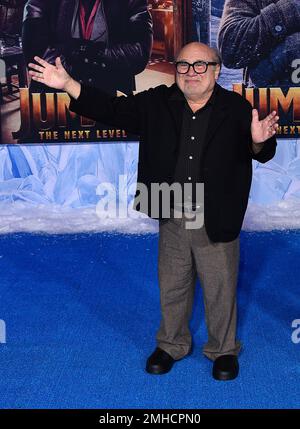 Cast member Danny DeVito arrives at the Los Angeles premiere of ...