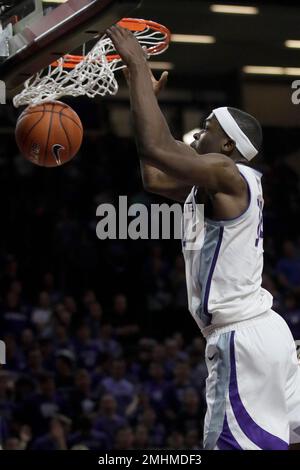 Kansas State forward Makol Mawien (14) is covered by Arkansas-Pine ...