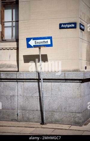 "Ensrettet" sign (Danish: "one-way street Stock Photo - Alamy