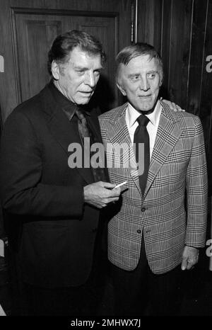 Kirk Douglas 1982 Credit: Ralph Dominguez/MediaPunch Stock Photo - Alamy