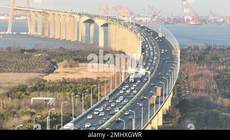 Aerial photo shows the large traffic flow of Changchun-Shenzhen ...