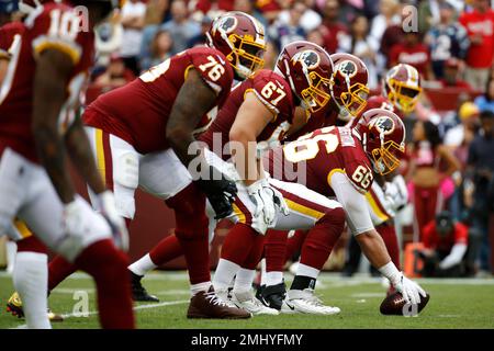 Washington Redskins center Tony Bergstrom (66) sets to block against ...