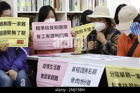 Lan Qiying (R2), a 50 years old, tells her case in a SoCO (Society for ...