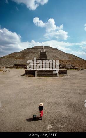 MEXICO CITY, Mexico — The Stone of the Sun, a massive Aztec ceremonial ...