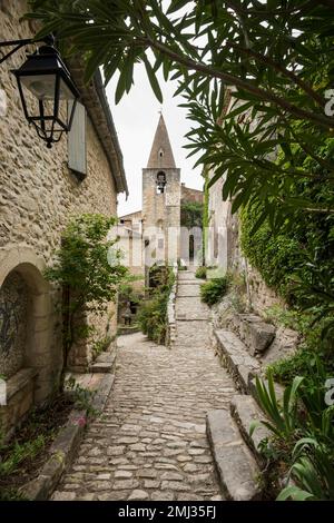 France, Vaucluse, medieval village of Crestet Stock Photo - Alamy