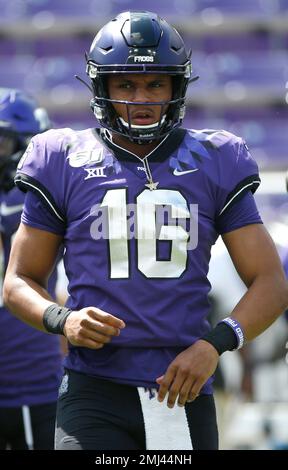 TCU quarterback Alex Delton (16) hands off to TCU running back Darius ...
