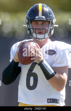 Pittsburgh Steelers backup quarterback Devlin Hodges, left, walks with ...