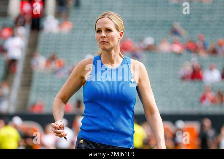 Fox Sports' Shannon Spake walks the field during practice before an NFL ...