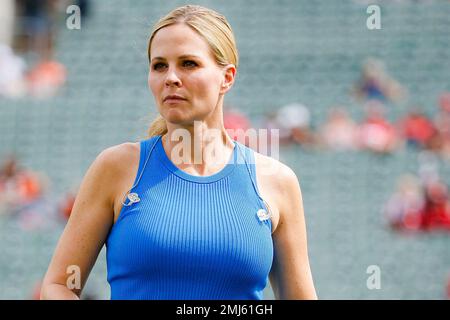 Fox Sports' Shannon Spake walks the field during practice before an NFL ...
