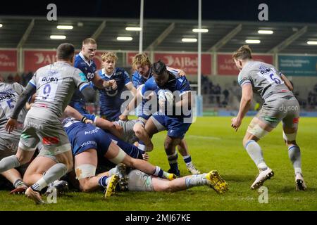 Simon McIntyre #1 of Sale Sharks drives for the try line during the ...