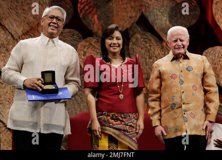 This year's Ramon Magsaysay Awardee Filipino teacher Randy Halasan ...