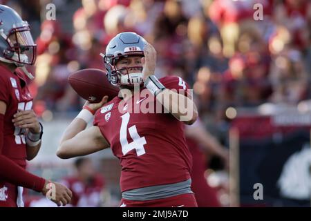 Washington State quarterback Gage Gubrud (4) gets ready for a play ...