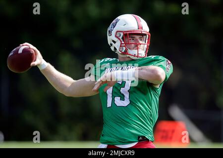 North Carolina State quarterback Devin Leary (13) plays against ...