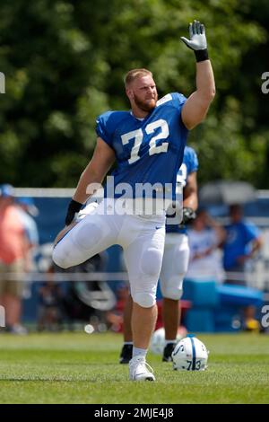 Indianapolis Colts offensive tackle Braden Smith (72) sets to block ...