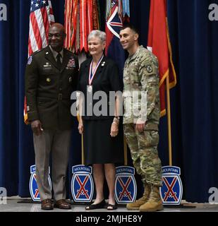 Lt. Gen. Milford H. Beagle Jr. (left) assumes command of the U.S. Army ...