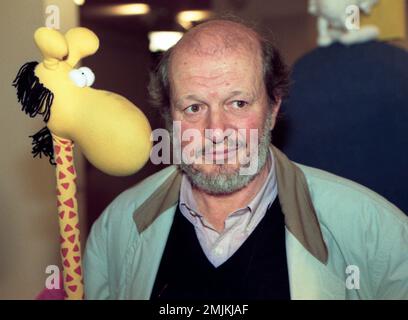 MORDILLO / Mordillo-Giraffe Stock Photo - Alamy