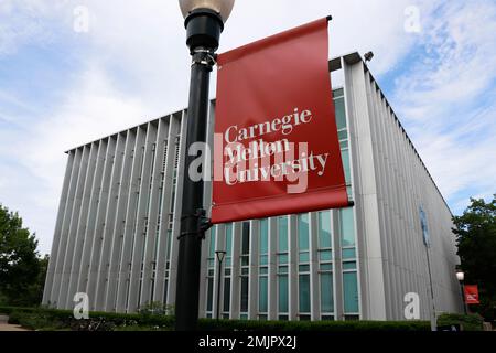 This is the Hunt Library on the Carnegie Mellon University campus in ...