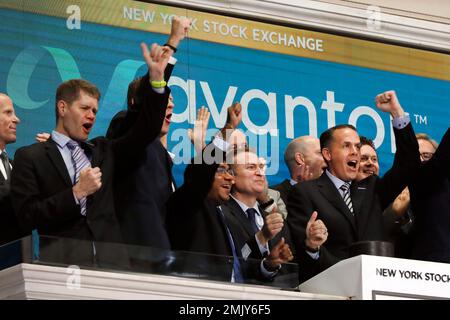 Avantor CEO Michael Stubblefield, right, rings a ceremonial bell on the ...