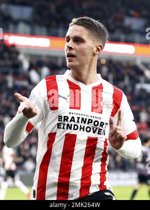 EINDHOVEN - Joey Veerman of PSV Eindhoven celebrates the 1-0 during the ...